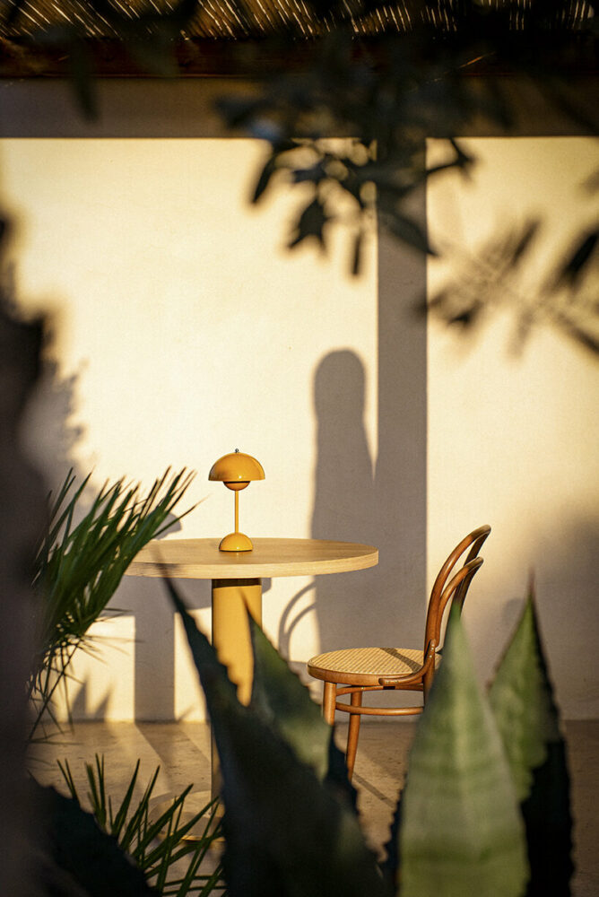 'butler's table' by carl gerges architects pays tribute to the sun