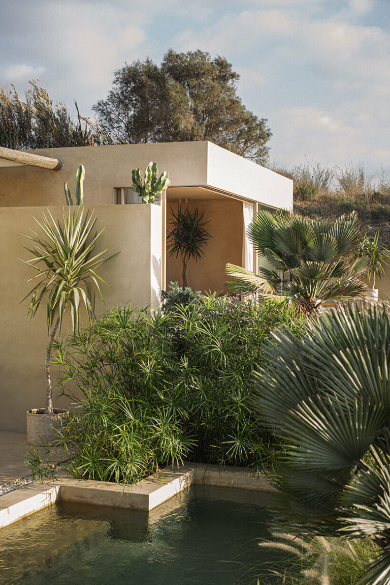 'butler's table' by carl gerges architects pays tribute to the sun