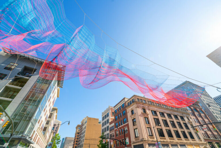 looming over columbus, 500,000 knots weave janet echelman's lucid fiber tapestry 'current'