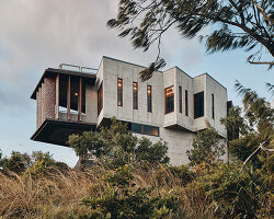 cliff house by modscape suspended above the australian ocean