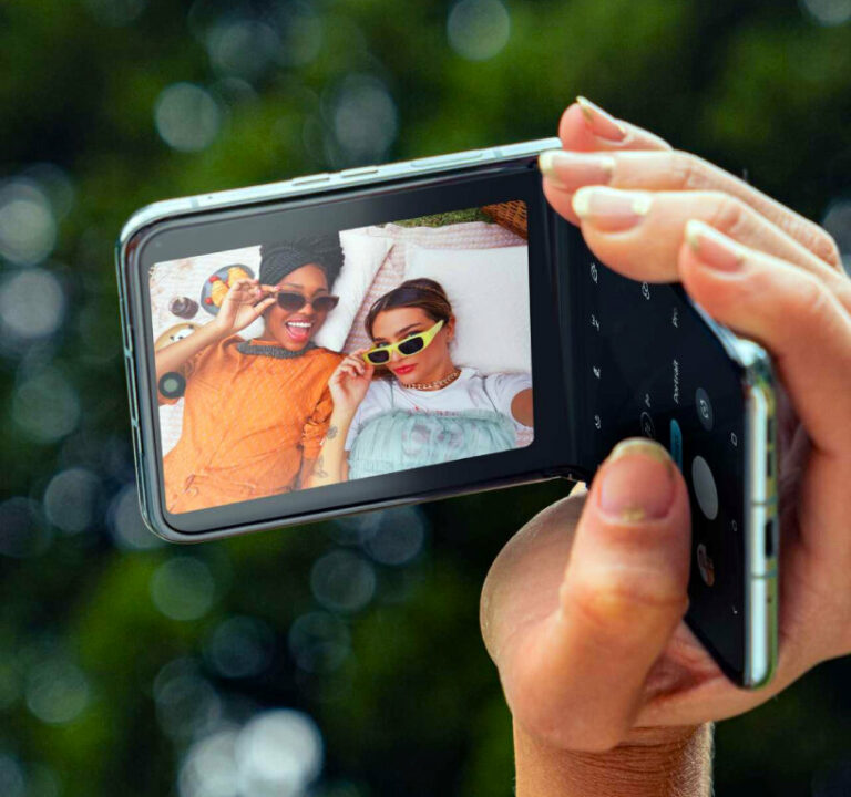 from samsung to google and now motorola, flip phones are back and ...