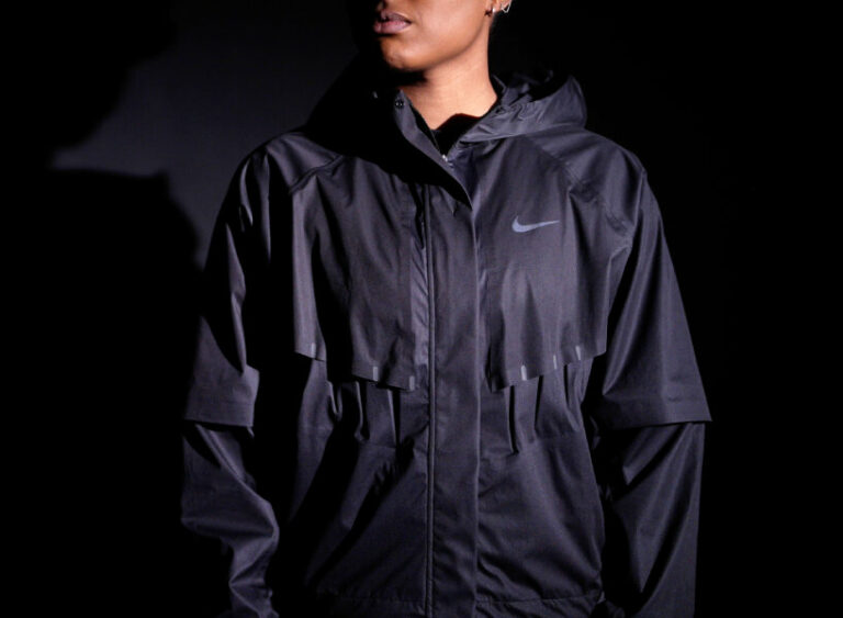 NIKE aerogami jacket has automatic air vents that close & open to keep ...