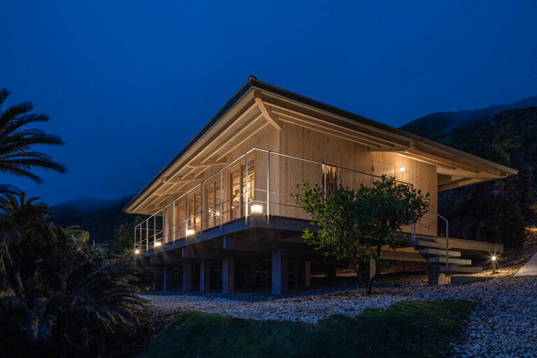 ryosuke ono nestles 'ryukyu villa sotetsu' on secluded japanese hill