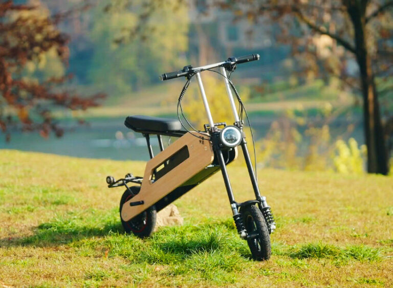 electric scooter 'TOM' folds like a swiss army knife and can charge devices as a powerbank