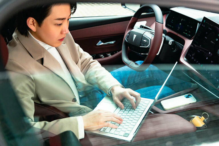 minimalist, aerodynamic changan deepal SL03 EV opens digitized cockpit