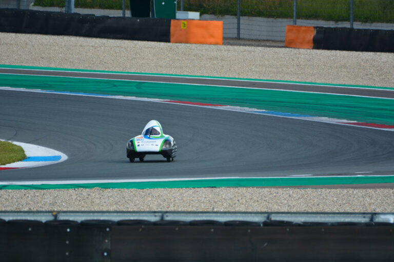 eco-runner team sets new guinness record for long-distance trip with ...