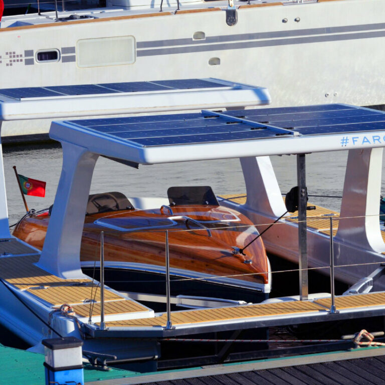 towable buoyant 'faro powerdock' station with solar panels charge ...
