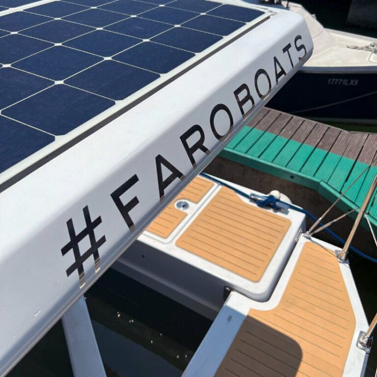 towable buoyant 'faro powerdock' station with solar panels charge ...
