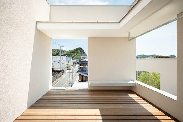 'ONE' house by ambientdesigns unveils multifaceting rectangles