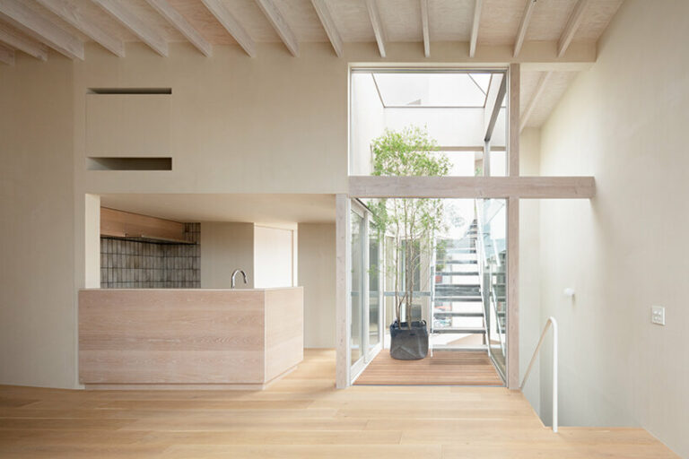 'ONE' house by ambientdesigns unveils multifaceting rectangles