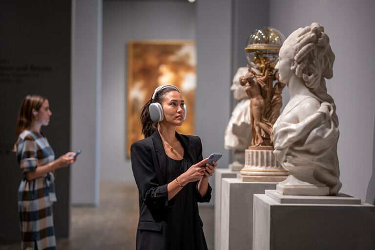 bloomberg connects app gives free access to over 250 cultural ...