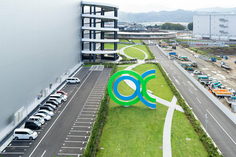 japan's GLP ALFALINK hub unveils ring-shaped public building