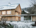 dunkelschwarz rethinks the traditional austrian mountain home
