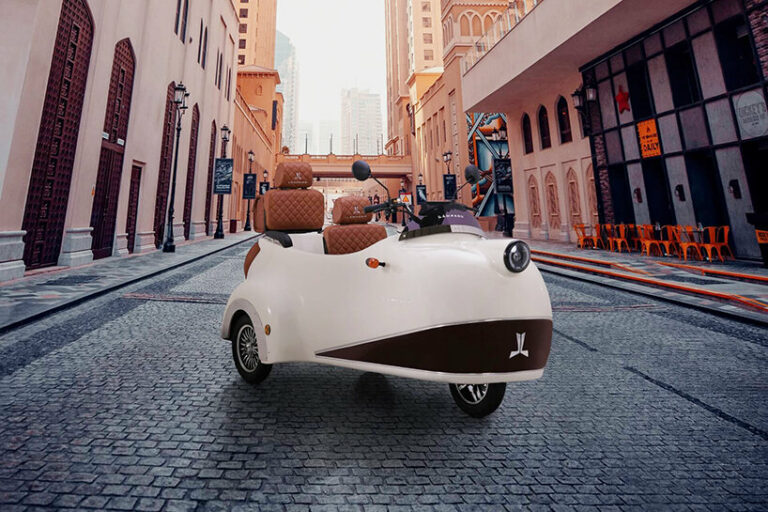 lámpago e-trike pairs vintage design with digital riding technology