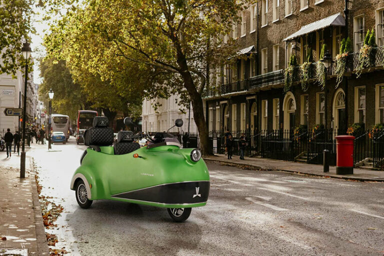 lámpago e-trike pairs vintage design with digital riding technology