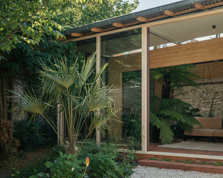 machteld d’hollander's 'martelaar house' is a tropical oasis in ghent