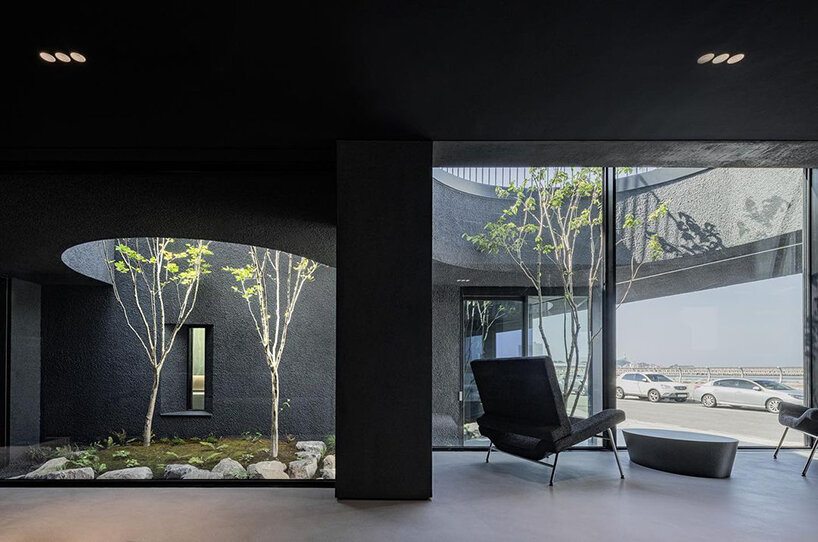 WGNB's SHLTR café in south korea reveals cavernous spaces