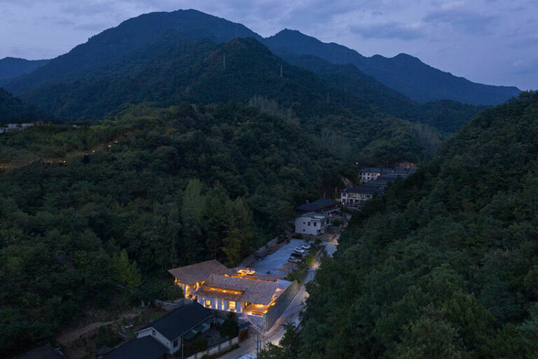 shulin architects completes new gateway to china's liuba mountains