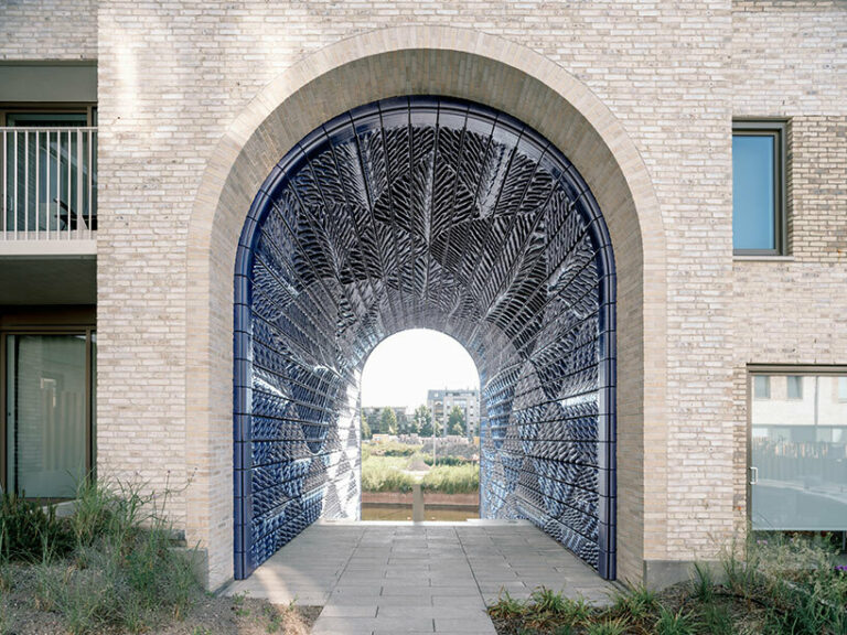 studio RAP 3D-prints blue ceramic tiles for a fluid threshold in delft