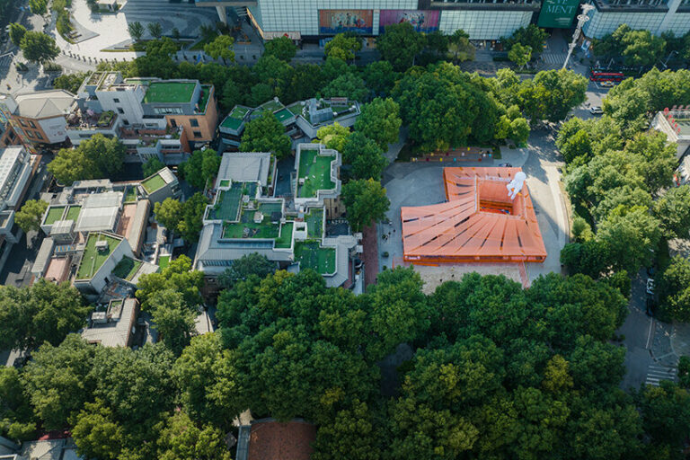 UAO design's wuhan tiandi market opens to the sky in china