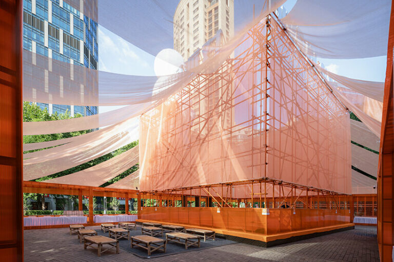 UAO design's wuhan tiandi market opens to the sky in china