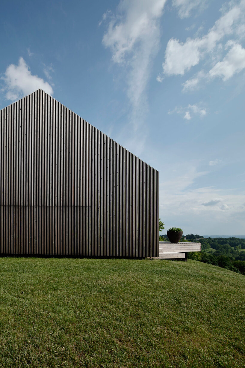 two intersecting saddle roofs shield DMAA's house f in slovenia