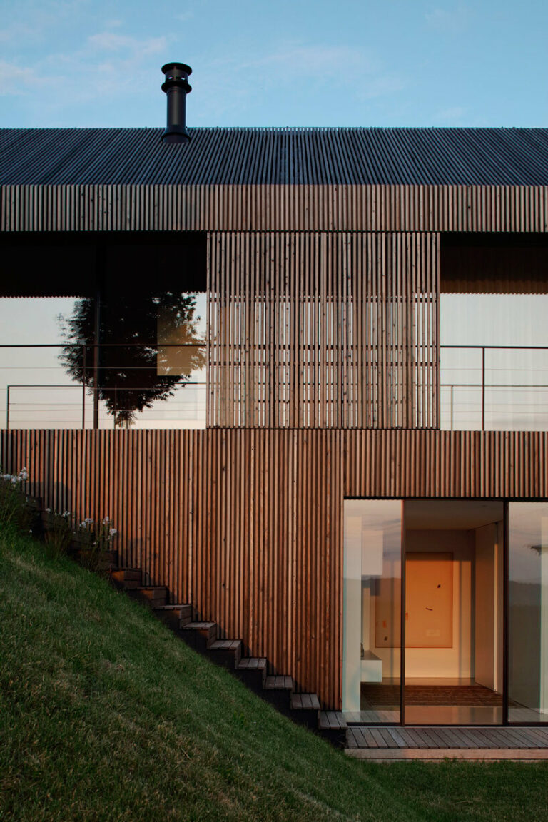 two intersecting saddle roofs shield DMAA's house f in slovenia
