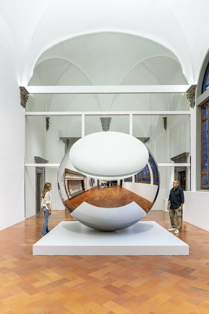 anish kapoor weaves 'untrue' and 'unreal' sculptural works into palazzo strozzi's architecture