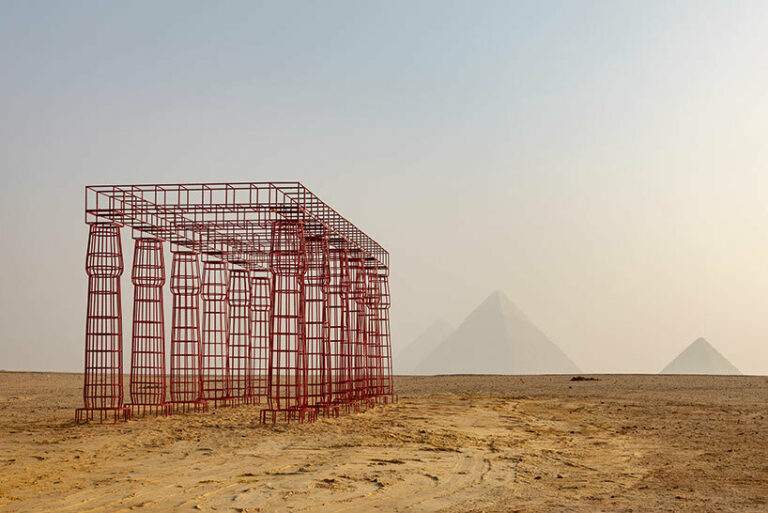 tour art d'égypte: a desert art show backdropped by giza pyramids