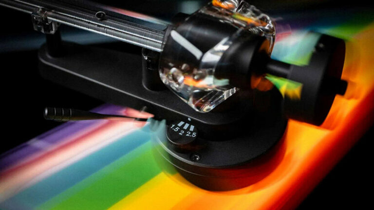 the dark side of the moon limited-edition turntable spins pink floyd's ...