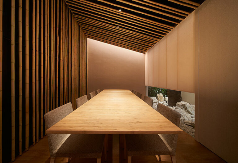 inside kengo kuma's bamboo-lined SUZUKI sushi bar in singapore