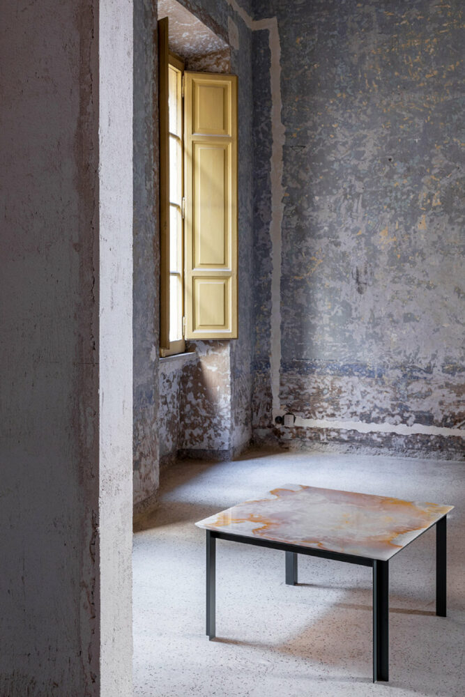 MAS Design crafts marbled and lacquered furniture from onyx, iron and ...