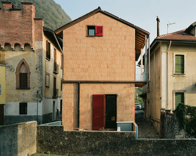 studio albori rebuilds this 'casa di legno e paglia' with wood & straw