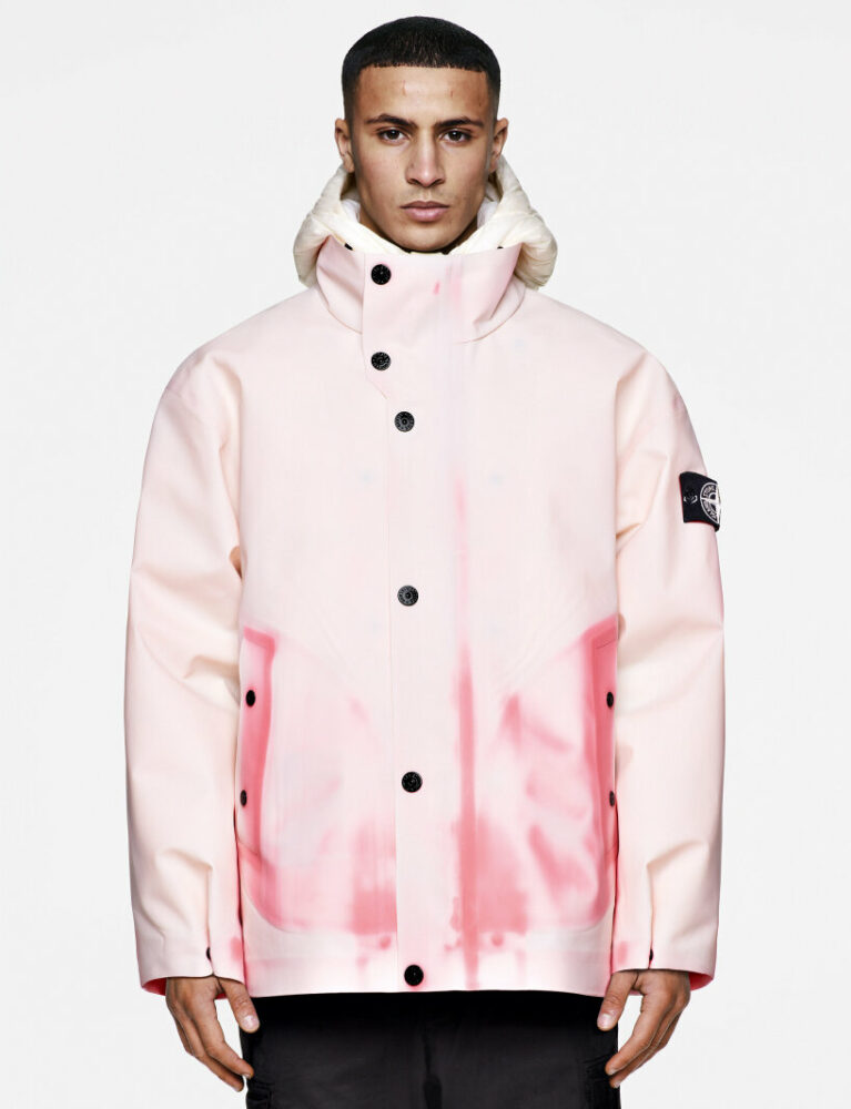 stone island’s thermal-reactive ice jacket slowly changes its color ...