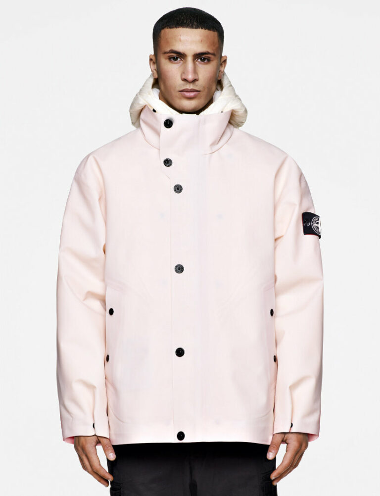 stone island’s thermal-reactive ice jacket slowly changes its color ...