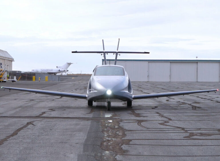 road-legal flying car 'switchblade' takes its successful first flight ...