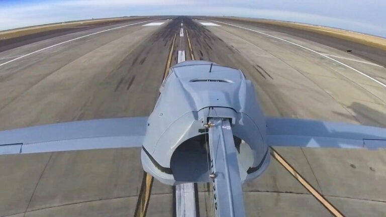 road-legal flying car 'switchblade' takes its successful first flight ...