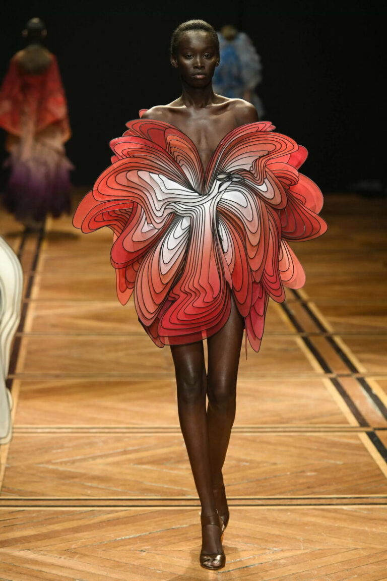 iris van herpen exhibition pays tribute to her haute couture at musée ...