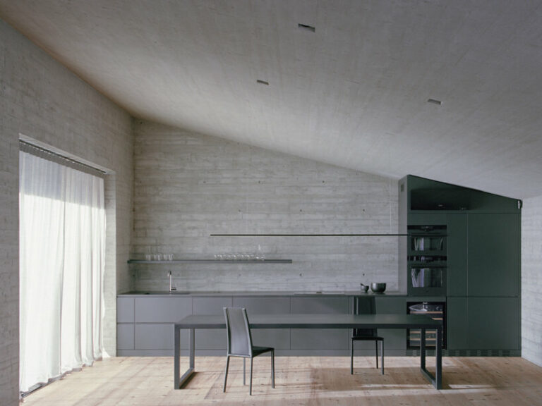 alfredo vanotti's B house embraces open courtyard οverlooking sassella ...