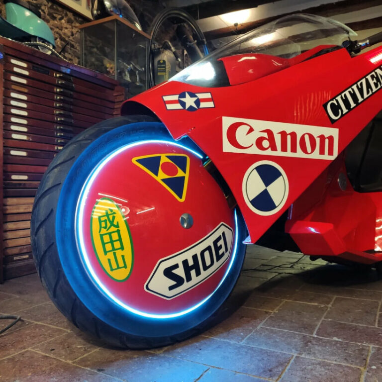 real-life shotaro kaneda’s akira bike by bel&bel glows in the dark with neon-light tires