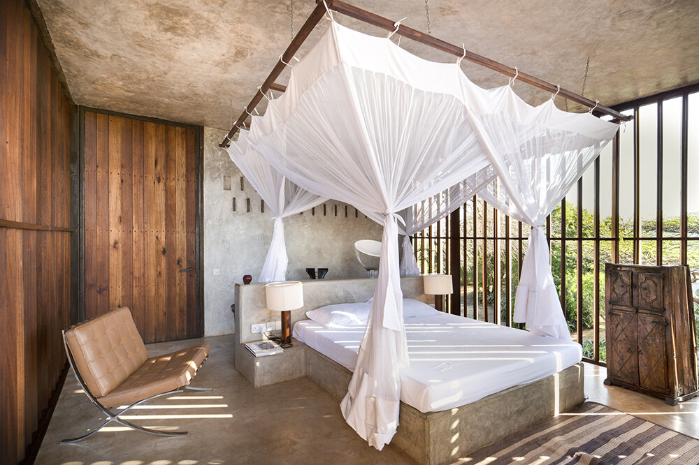 PAT.'s stilted falcon house is an ode to tropical modernism in kenya