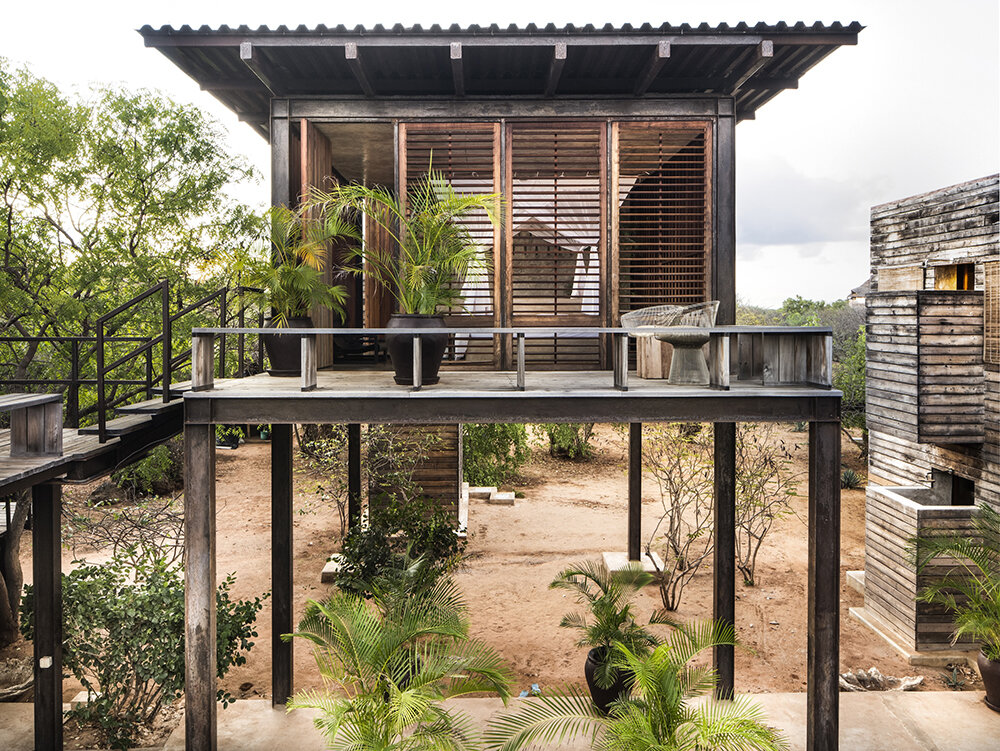 PAT.'s stilted falcon house is an ode to tropical modernism in kenya