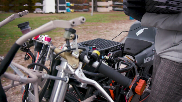 MIT builds an open-source hydrogen electric motorcycle that runs on ...
