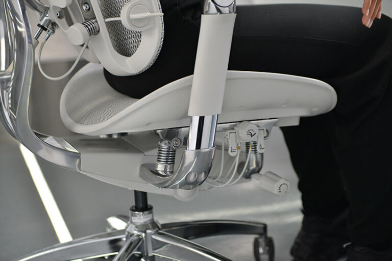 SIHOO doro S300 ergonomic office chair is defying gravity