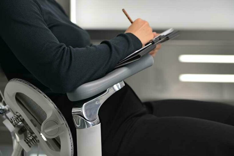 SIHOO doro S300 ergonomic office chair is defying gravity