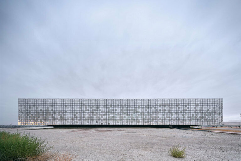 bilgin architects dots turkish solar plant with shimmering control center