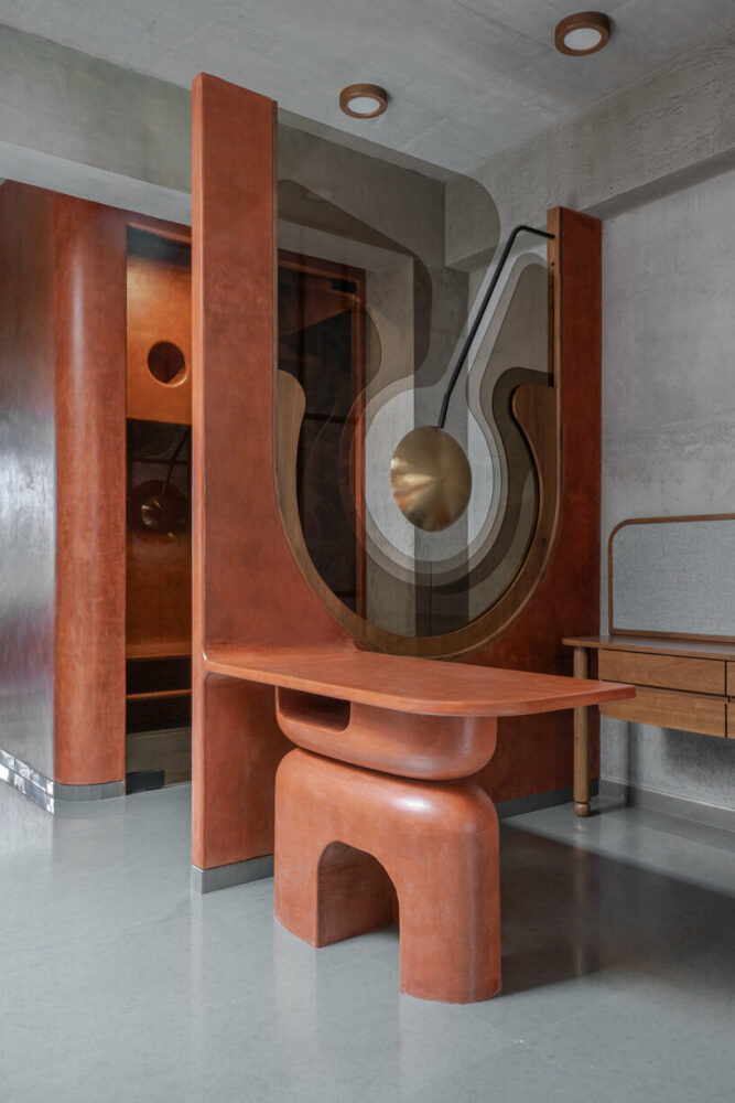 warm hues adorn design ni dukaan's sculptural office in india