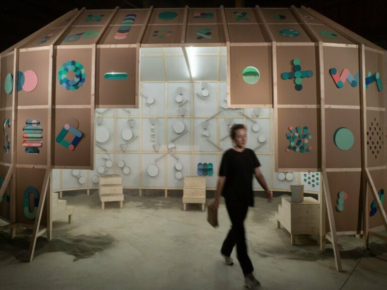 sand animates pinaffo & pluvinage's cardboard installation