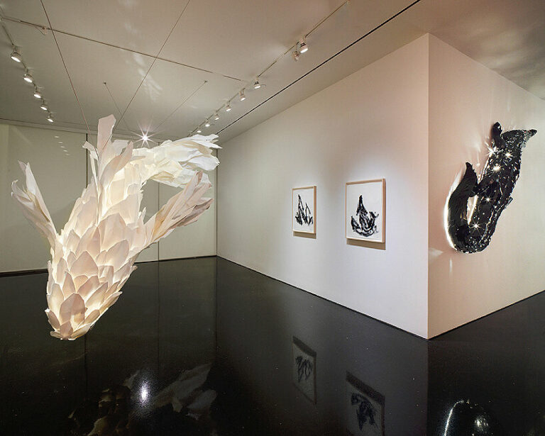 frank gehry’s fish and crocodile lamp sculptures illuminate gagosian ...