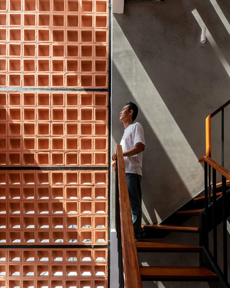 story architecture fronts narrow vietnam house with stacked terraces ...